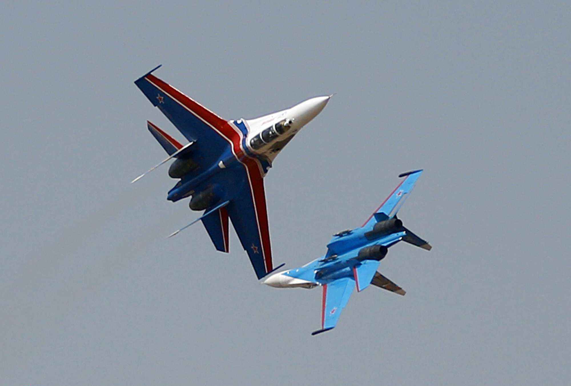 Video Un Chasseur Russe Sest Approché à Trois Mètres Dun Avion