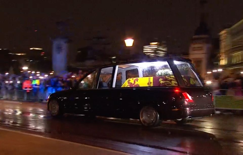 En Attendant Les Funérailles De La Reine Elisabeth Ii Les Britanniques