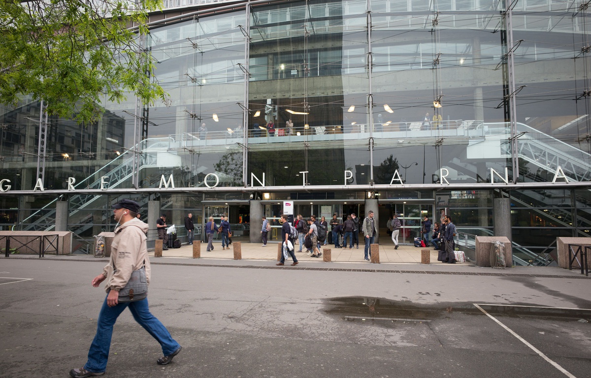 Paris: Un corps découvert près de la gare Montparnasse, une enquête ouverte Paris: Un corps découvert près de la gare Montparnasse, une enquête ouverte