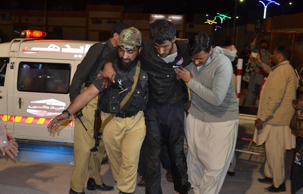 Video Pakistan Une Attaque Contre Une école De Police Fait Au Moins