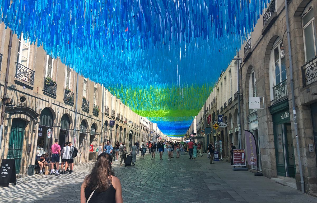 Rennes Un Plafond De Couleurs Pour Faire De L ombre Sur La Principale